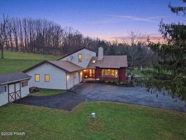 421 W Abington Rd, Dalton, PA 18414
