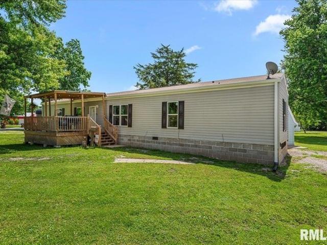 421 W Monroe St, Girard, IL 62640