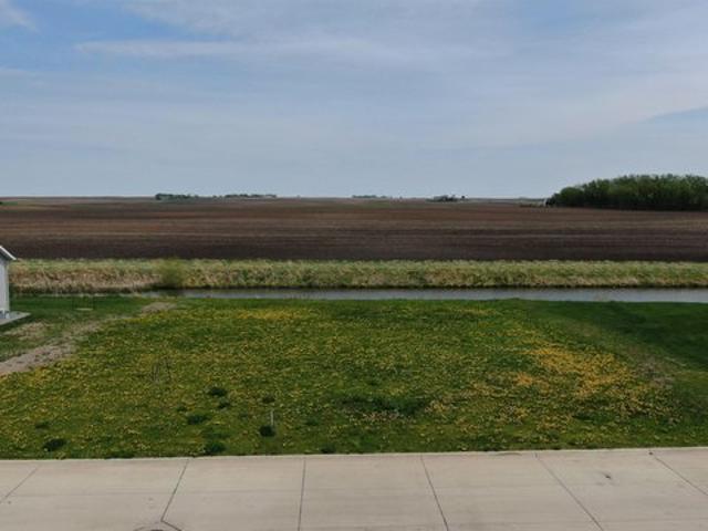 421 White Fox Dr, Clarion, IA 50525