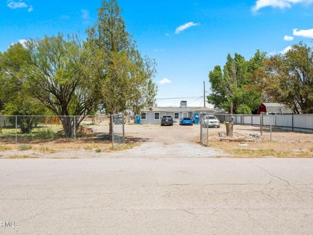 421 Valle Palos Verdes Dr, Socorro, TX 79927