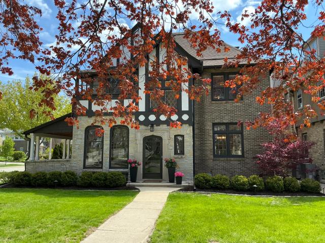 4224 N Farwell Ave