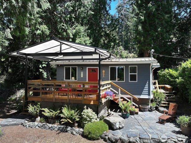 4225 Beach Dr, Freeland, WA 98249