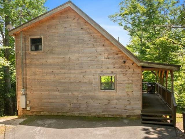 4225 Dollys Dr, Sevierville, TN 37876