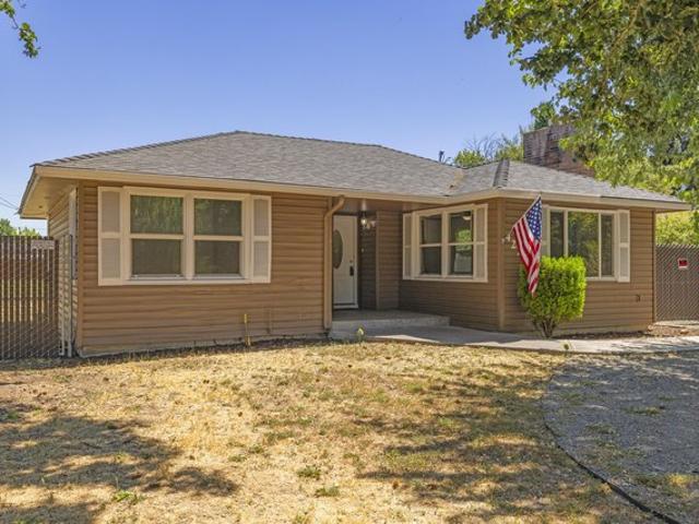 4225 Summers Ln, Klamath Falls, OR 97603