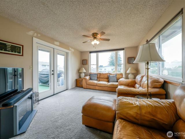 4225 S 250th Street