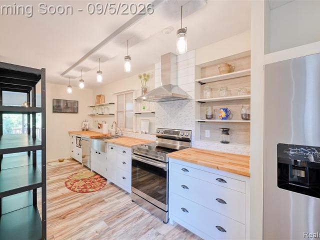 42262 Saratoga Circle