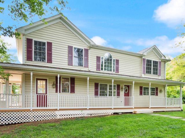 42277 Chestnut Hill Lane