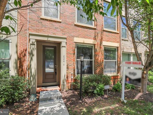 42274 Hampton Woods Ter, Ashburn, VA 20148