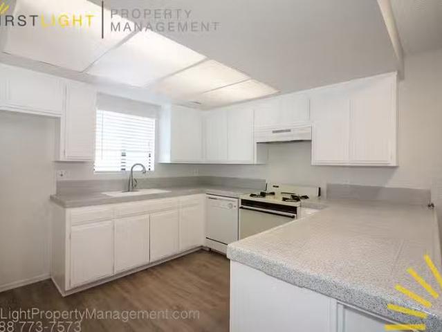 42277298 349 349 Virginia Street 7