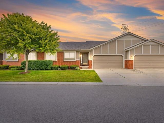 42284 Aspen Ct, Clinton Township, MI 48038