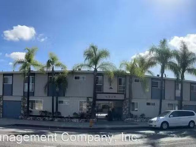 4228 LAKEWOOD BLVD F 4228 N. LAKEWOOD BLVD