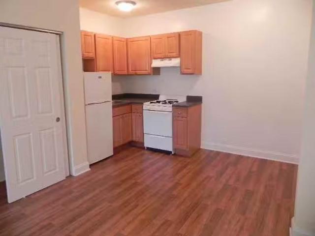 42202536 1742 N Humboldt