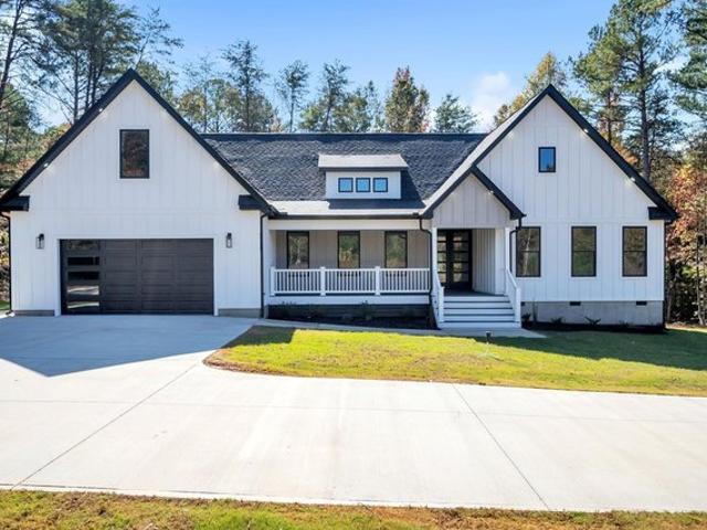 4220 N Blue Ridge Dr, Greer, SC 29651