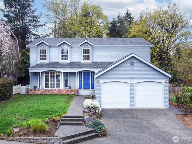 4220 NE 169th Ct, Lake Forest Park, WA 98155