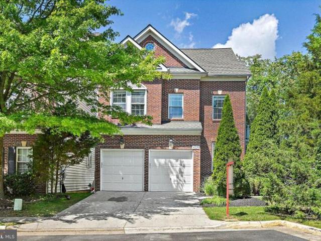 4220 Alex Ct, Fairfax, VA 22030