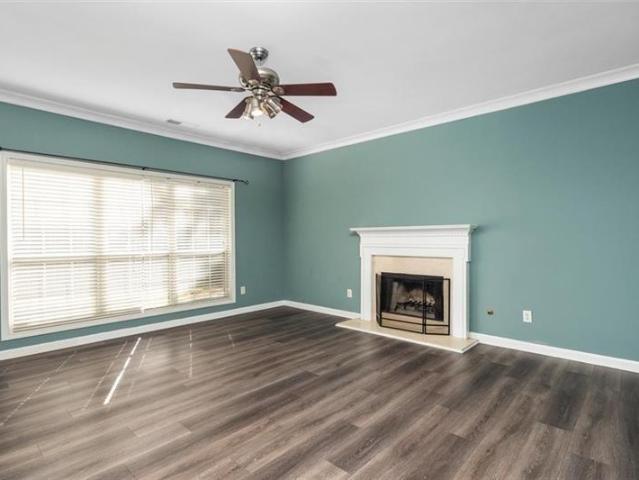 4220 Hunters Green Way NE