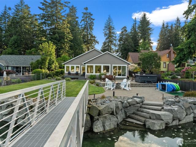 4221 Forest Beach Drive NW