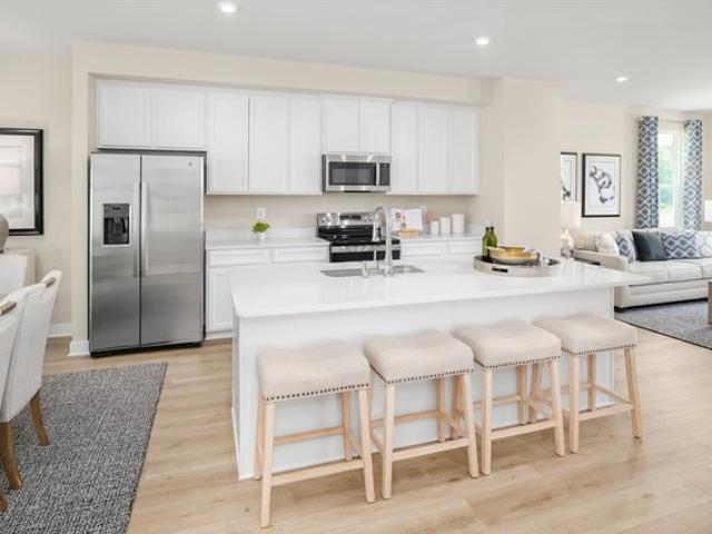 4221 Reusch Cir, New Castle, DE 19720