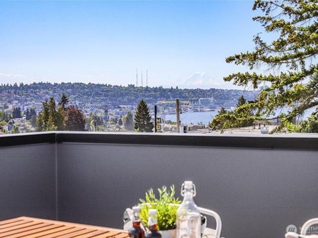 4222 Linden Ave N, Seattle, WA 98103