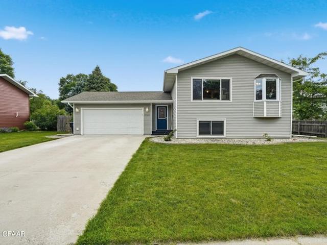 4222 Walnut St, Grand Forks, ND 58201