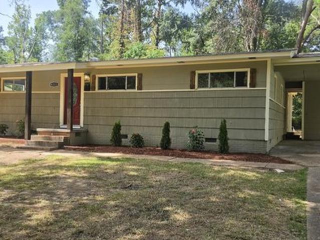 4223 Oakhill Dr, Jackson, MS 39206