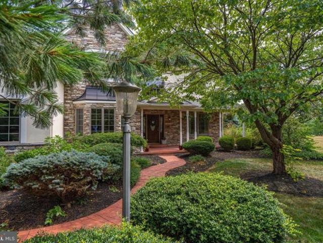 4223 E E Wyndemere Circle, Schnecksville, PA 18078 in Schnecksville, Pennsylvania