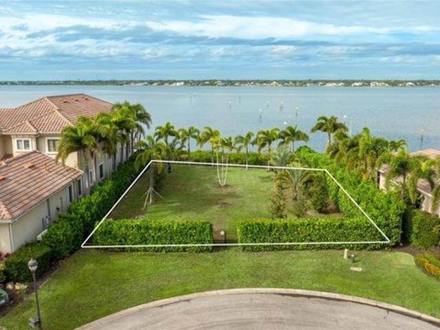 4223 Hawk Island Dr, Bradenton, FL 34208