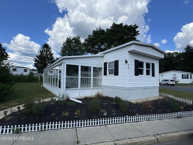422 4th St, Jackson, NJ 08527