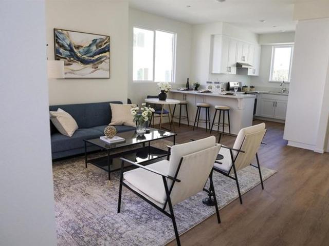 422 Creekside Cir, San Diego, CA 92114