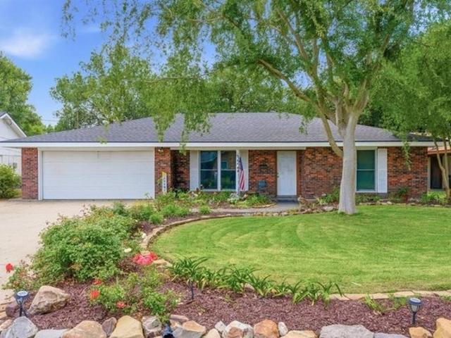 422 Crestwood St, Lake Charles, LA 70605