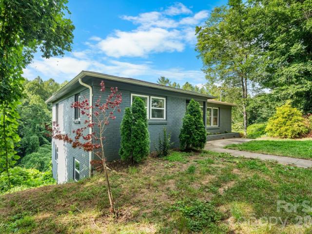 422 Arlington Circle NW