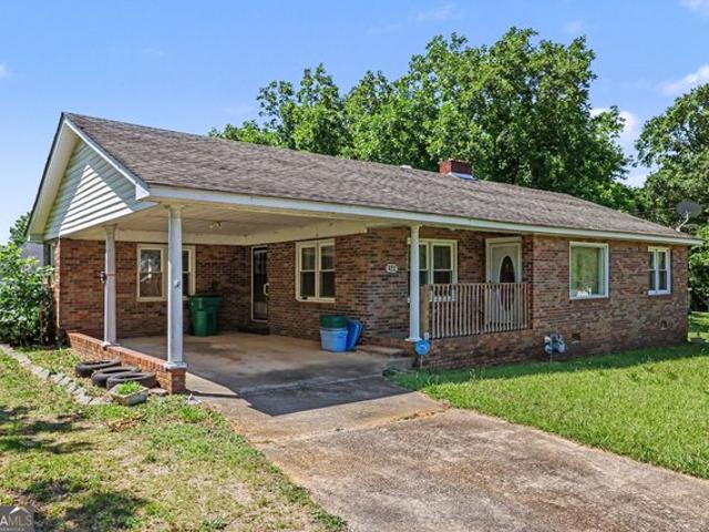 422 Bartson St, Lavonia, GA 30553