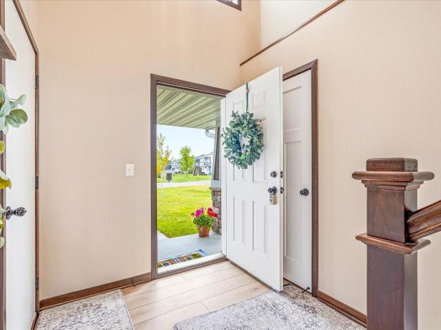422 Bluebird Drive NW