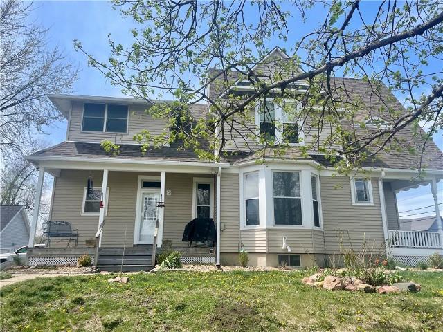 422 E 1st Street