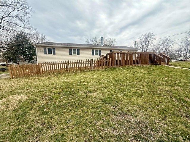 422 E Thompson St, Maryville, MO 64468