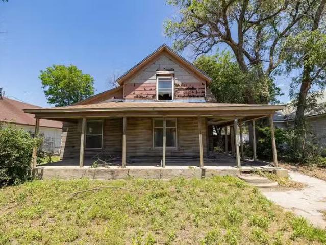 422 E Avenue C, Hutchinson, KS 67501 647304606