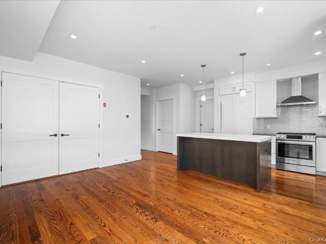 422 E Boston Post Road 302