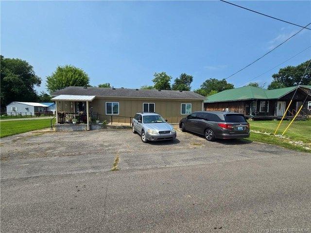 422 E Poplar St, Pekin, IN 47165