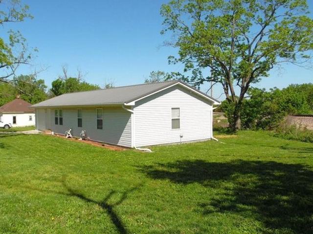 422 E South St, Mansfield, MO 65704