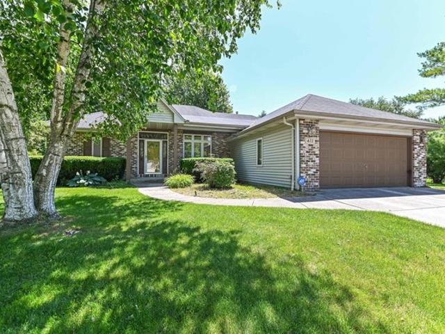 422 Eastern Trl, Mukwonago, WI 53149