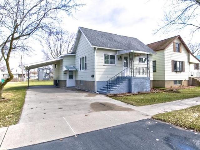 422 Elizabeth Ave, Marinette, WI 54143