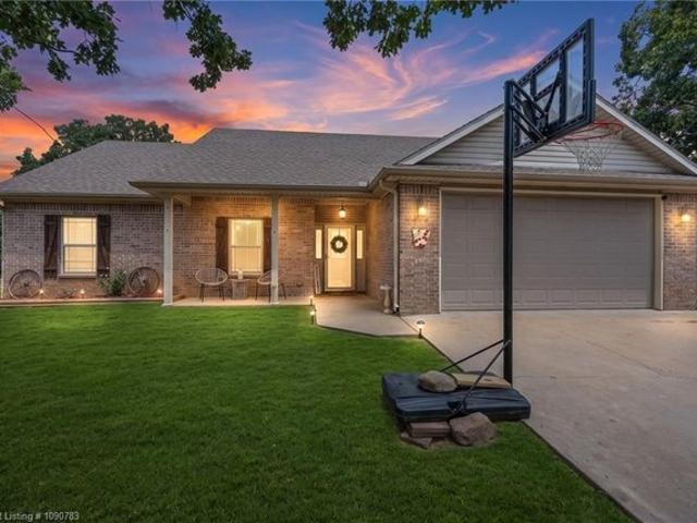422 Hidden Oaks Rd, Alma, AR 72921