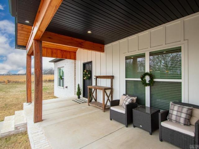 422 Highway 225 W