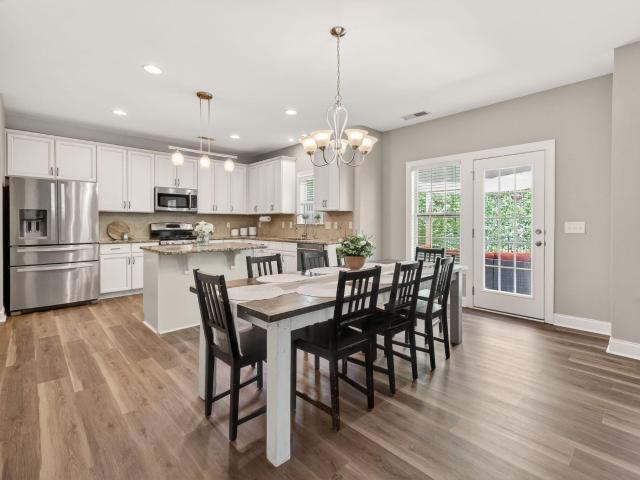 422 Lone Pine Loop
