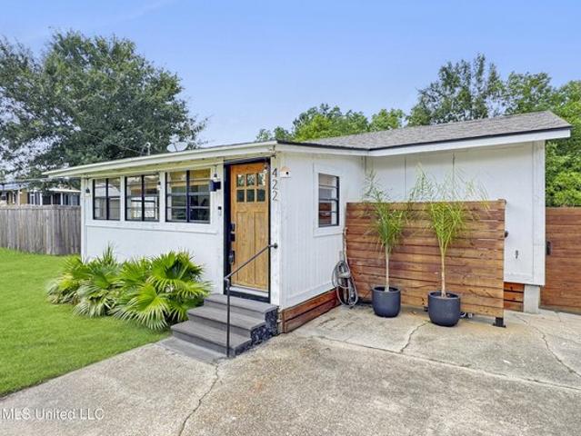 422 Merritt St, Waveland, MS 39576