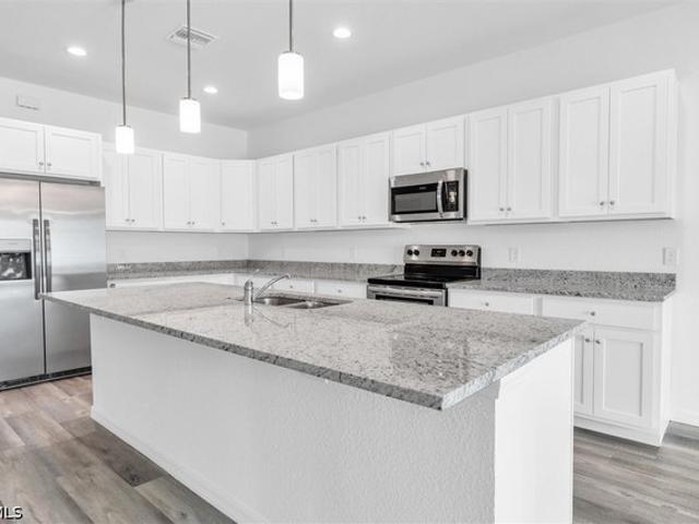 422 NE 20th Ter, Cape Coral, FL 33909