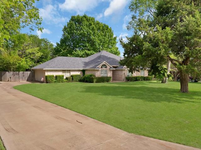 422 Shadowwood Trail