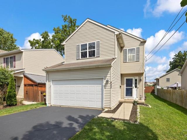 422 Stewart Ave, Woodstock, IL 60098