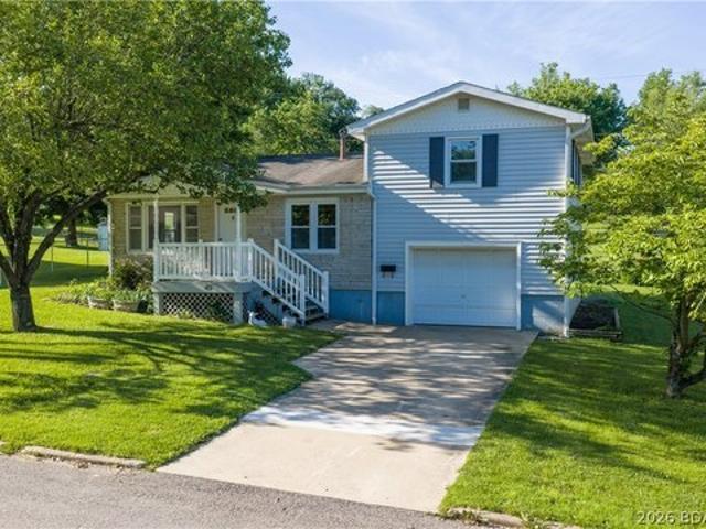 422 Sunset Strip, Eldon, MO 65026