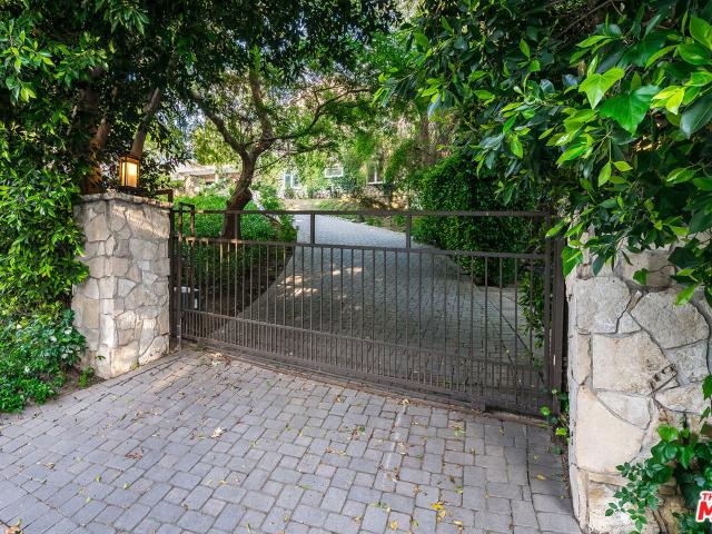 422 Parkwood Dr, Los Angeles, CA 90077 | MLS #25541 | Compass